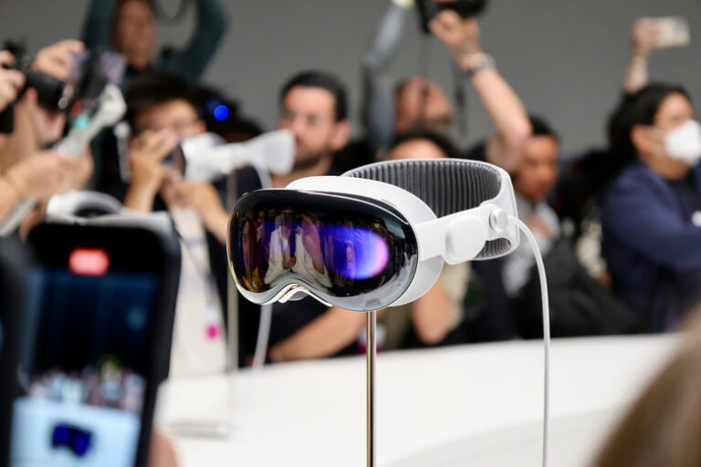 【Spatial Computingの幕開け】Appleが打ち出す「Vision Pro」は既存のVR/MRデバイスと何が違うのか？ – XR-Hub